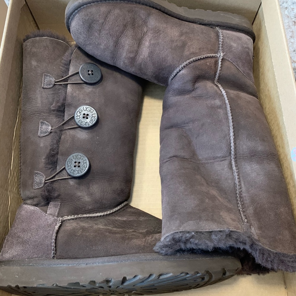Chocolate Triple Bailey Button Uggs - Gem